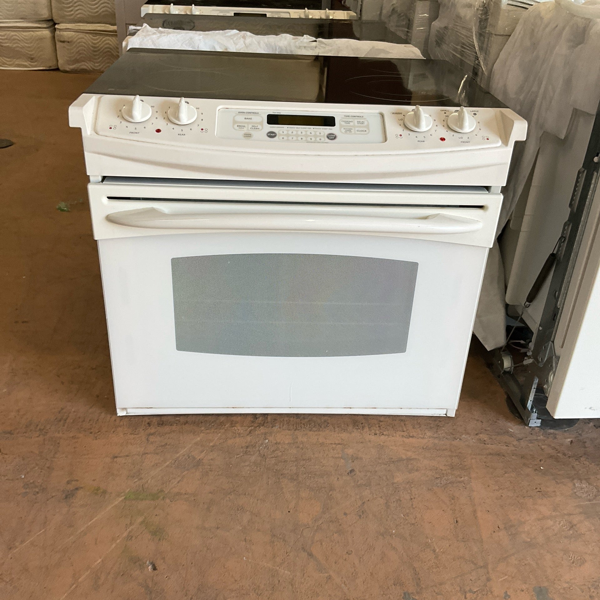 GE White Glass Cooktop Drop-In Stove (No Storage Drawer) Saddlebrook ...